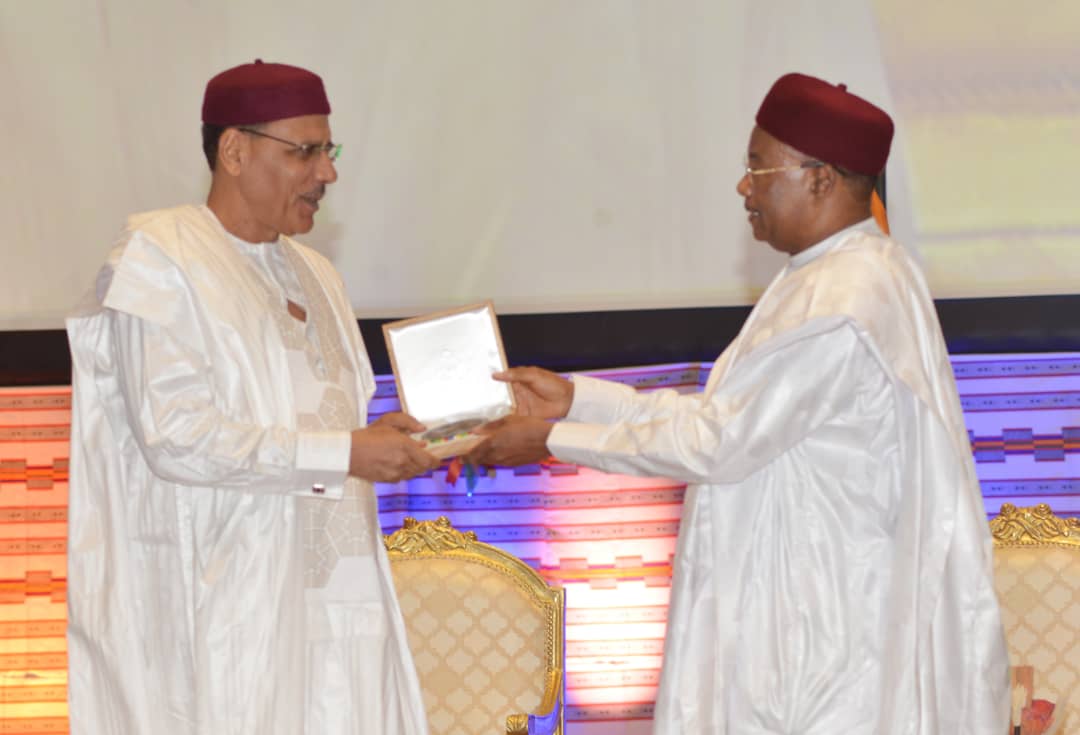 Cérémonie de présentation du trophée du Prix Mo Ibrahim 2021 décerné à ...