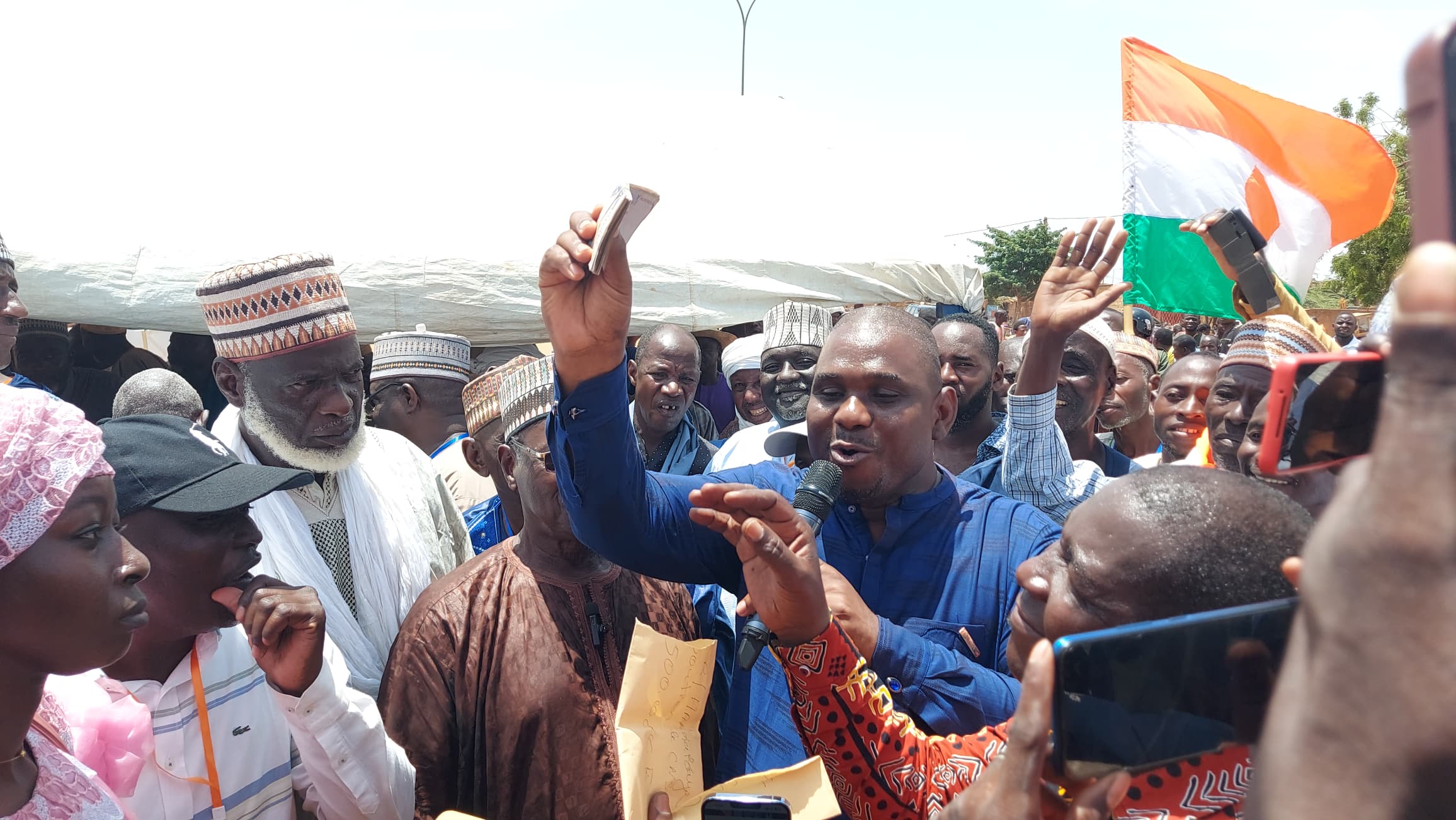 Caravane de soutien au CNSP : La Commune rurale de Hamdallaye remet 500.000 F au front ...