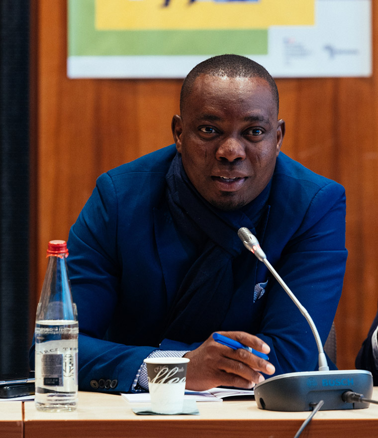 M. Urbain Aguemon, Spécialiste des nouveaux médias et formateur en fact ...