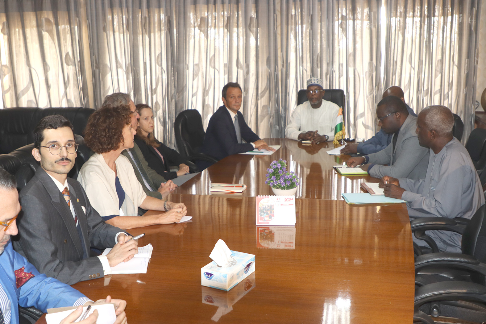 Diplomatie : Le ministre des Affaires Etrangères, de la Coopération et des Nigériens à l ...