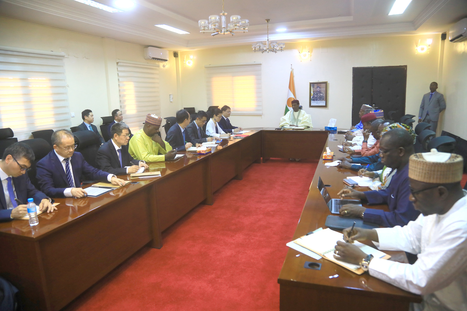 Au Cabinet du Premier ministre : M. Ali Mahaman Lamine Zeine préside ...