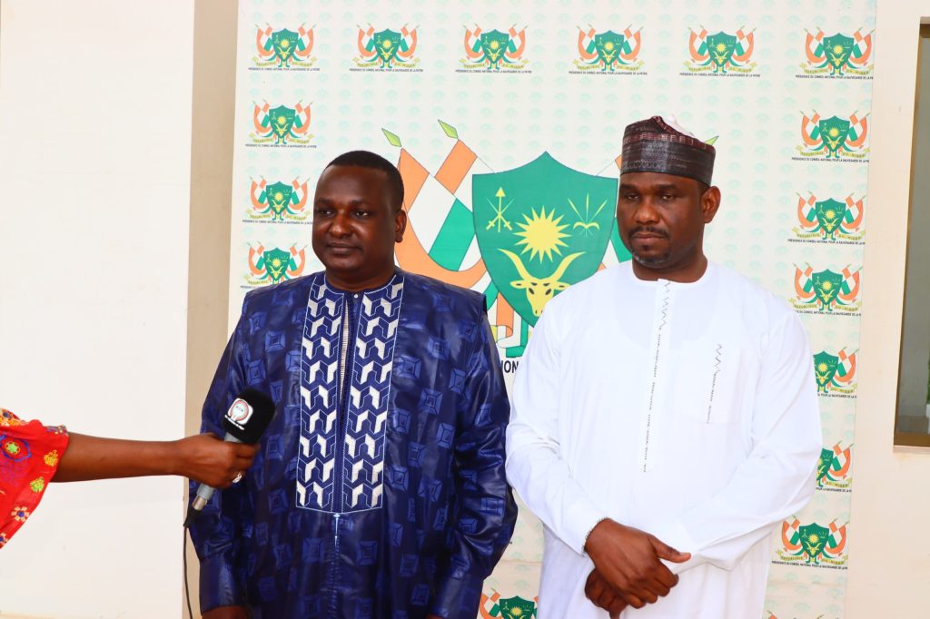 A la Présidence : le Chef de l’État reçoit le journaliste-activiste et ...