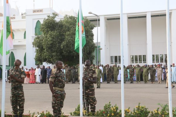 Montée des couleurs de la Confédération des Etats du Sahel: Les trois ...