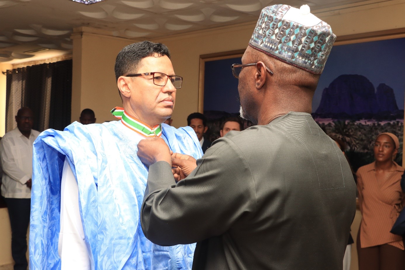 Diplomatie : Lancement du drapeau de la Confédération des États du ...