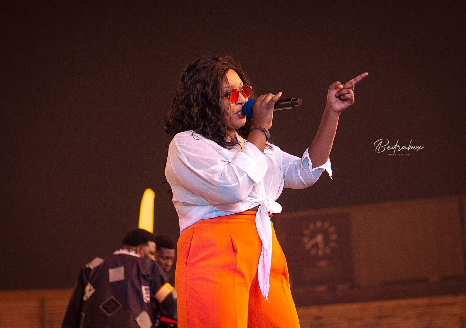 Leila Ousseini alias Chocola-T, rappeuse nigérienne : S’imposer sur la ...