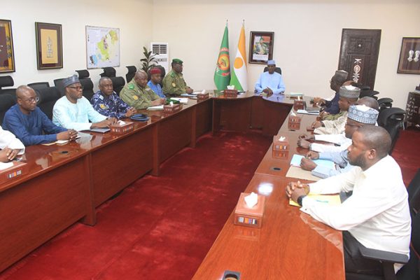 Au Cabinet du Premier ministre : M. Ali Mhaman Lamine Zeine préside la ...